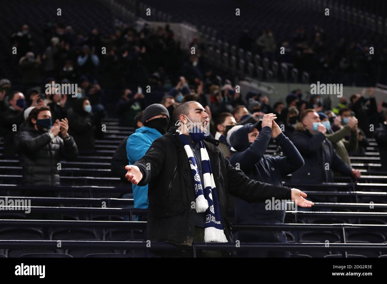 Tottenham hotspur fans cheer hi-res stock photography and images - Alamy