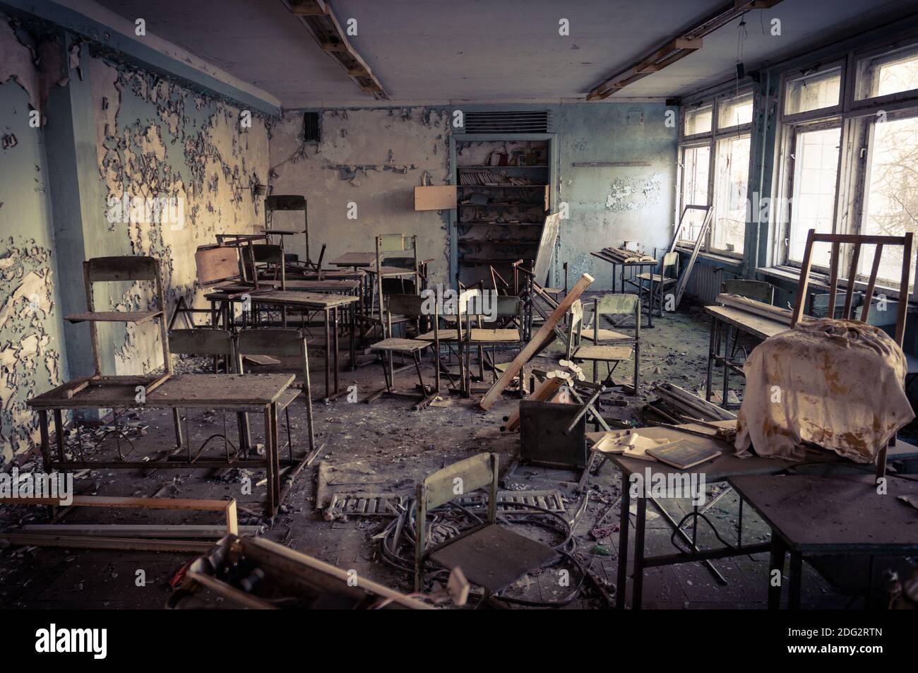 Ruined abandoned classroom hi-res stock photography and images - Alamy
