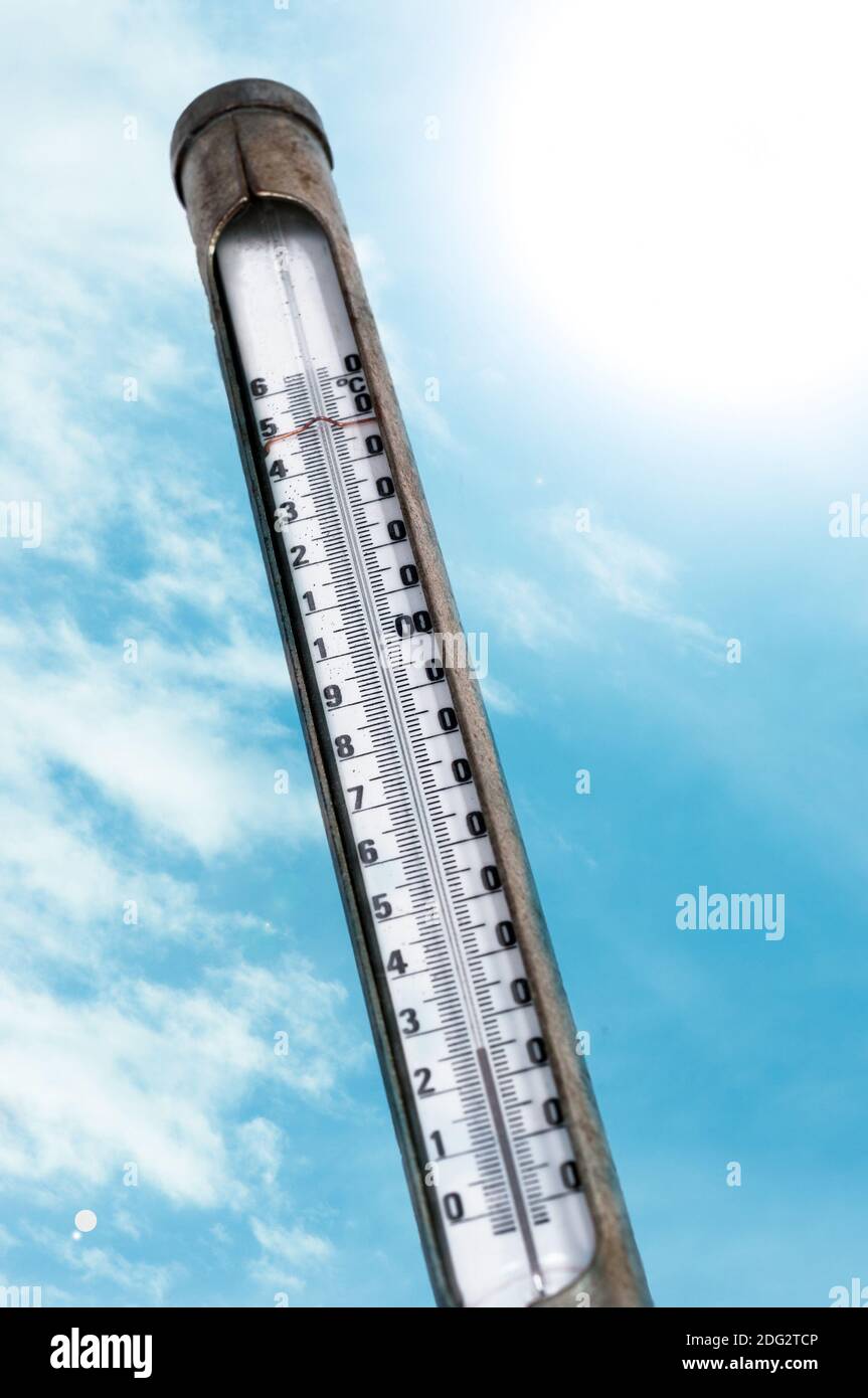 Mercury thermometer old hi-res stock photography and images - Alamy