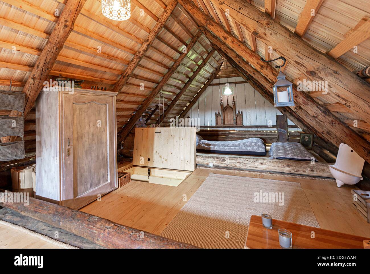 Vintage log ceiling hi-res stock photography and images - Alamy