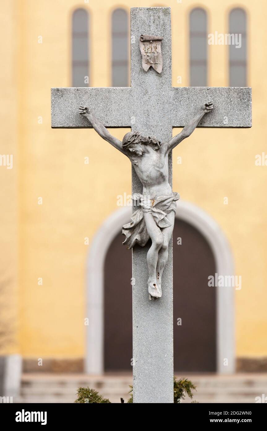 Cross statue hi-res stock photography and images - Alamy