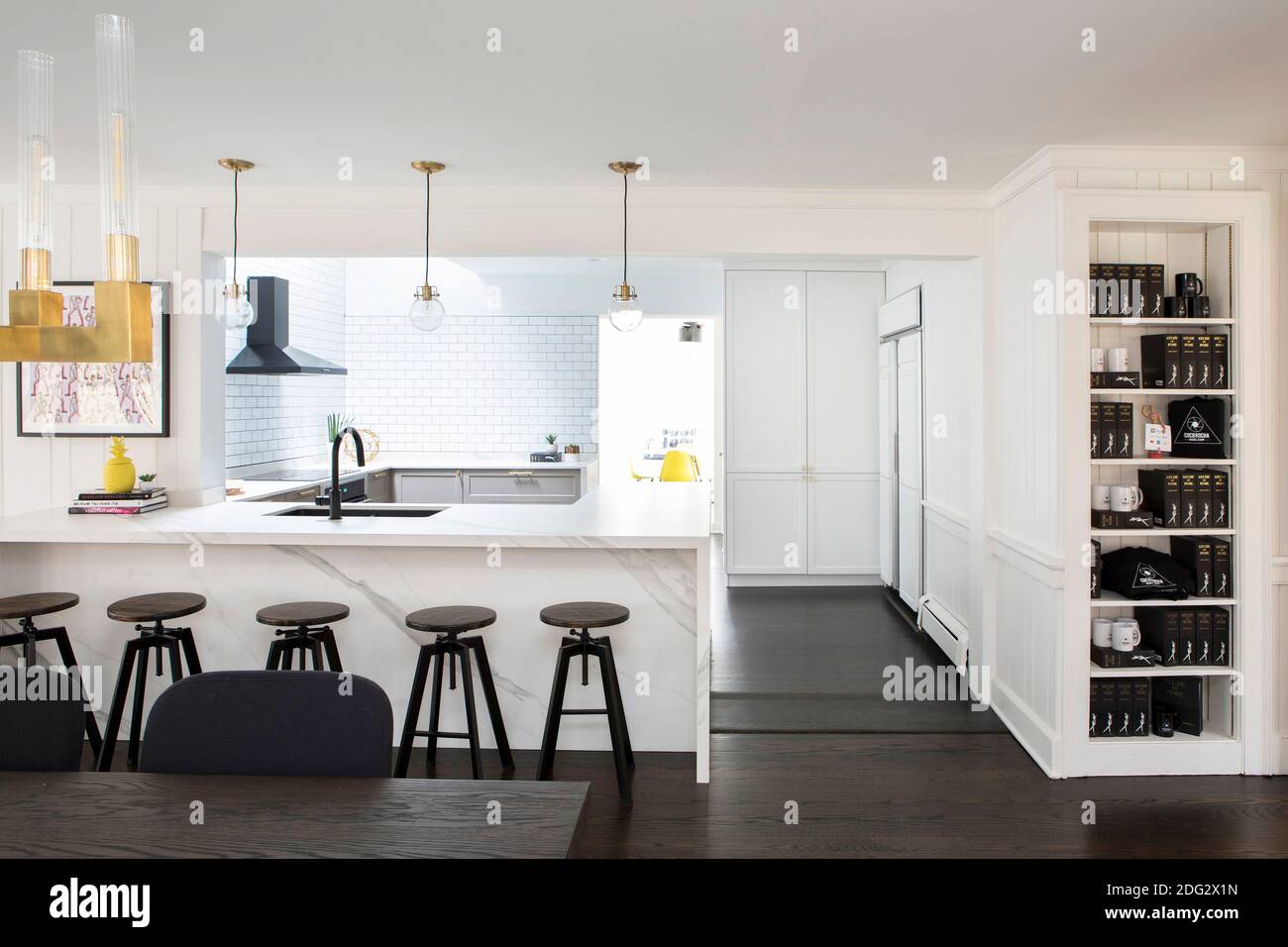 Open kitchen bar counter seating hi-res stock photography and images ...