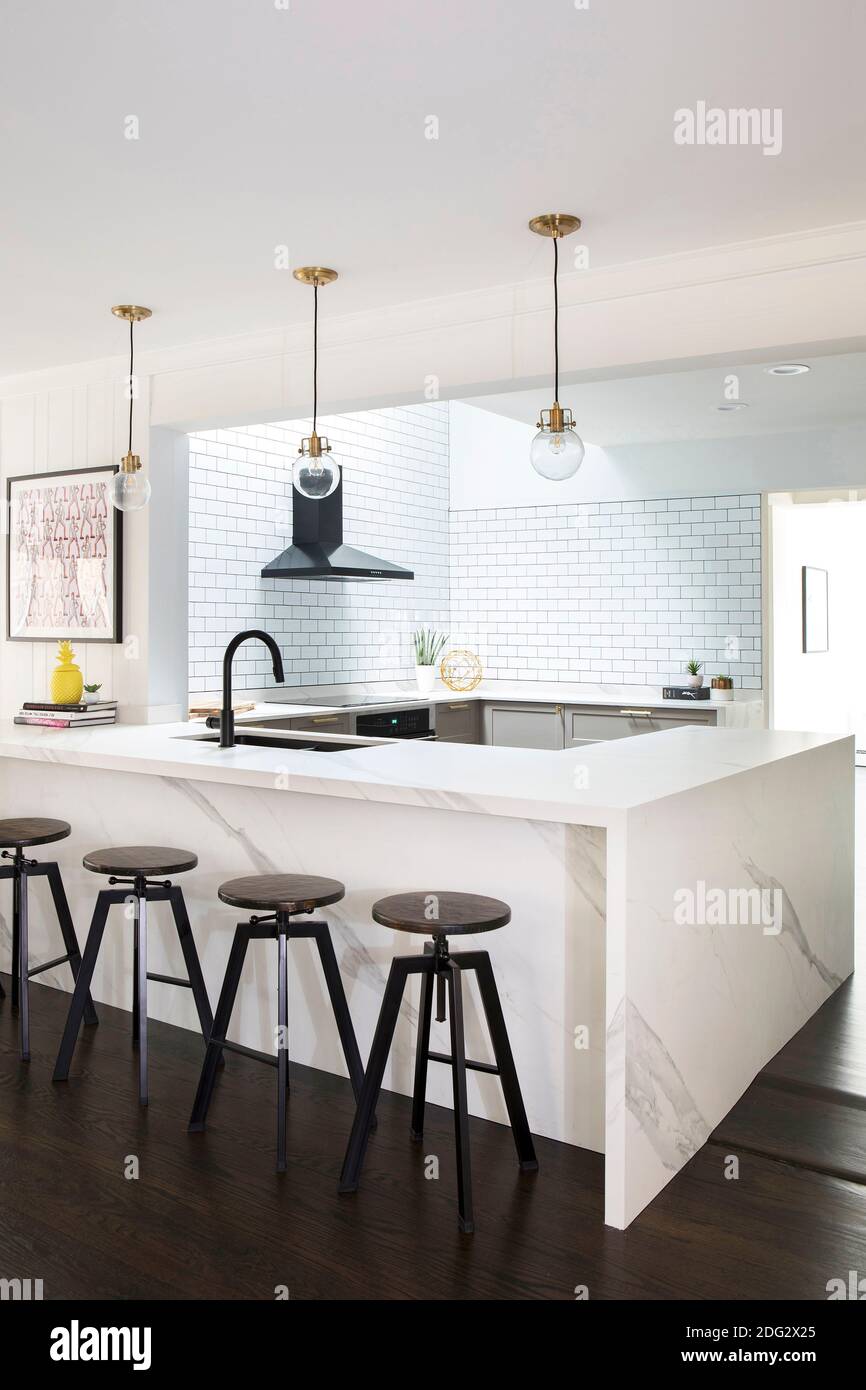 Modern open plan kitchen Stock Photo - Alamy