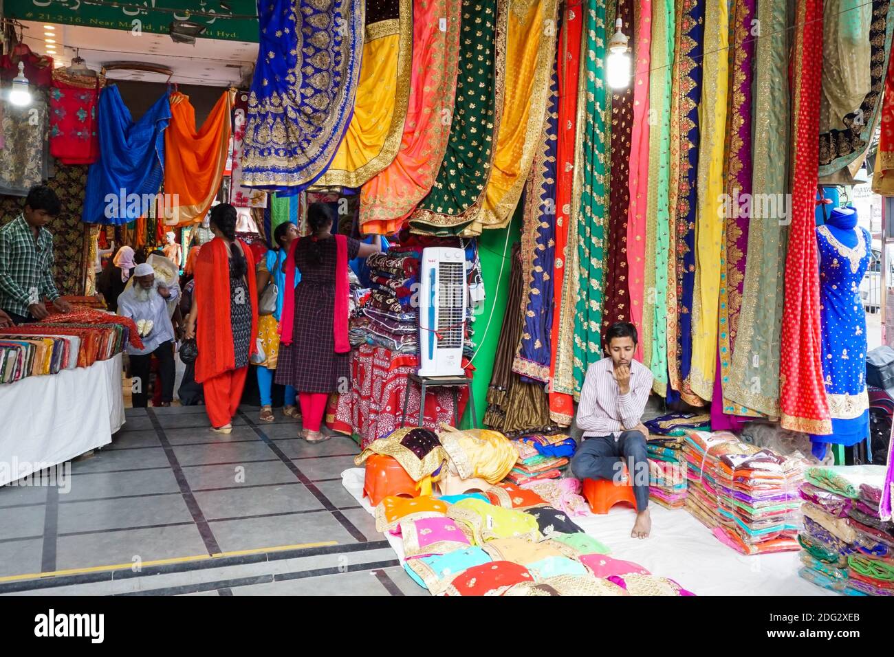 Design saree hi-res stock photography and images - Alamy