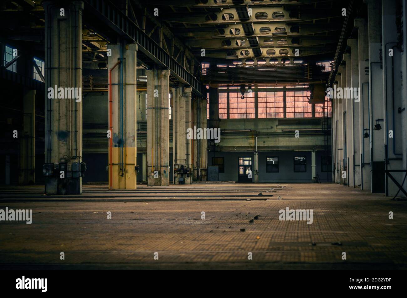 Dark industrial interior hi-res stock photography and images - Alamy
