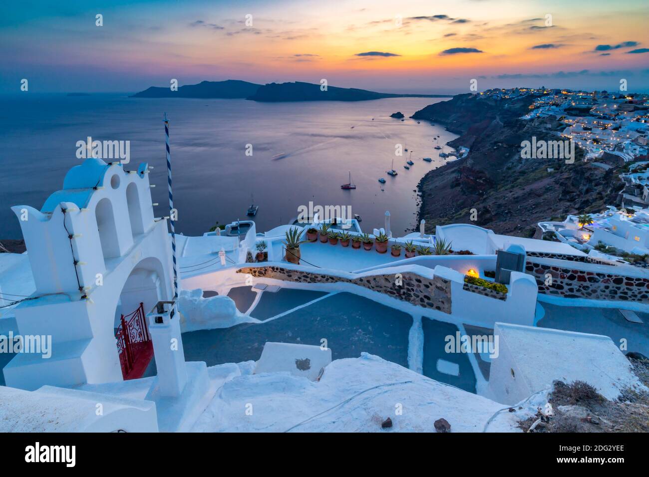 View of Oia village at sunset, Santorini, Aegean Island, Cyclades ...