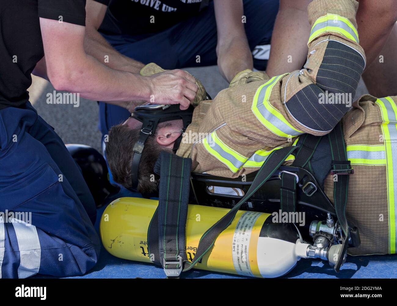 Combat life saving hi-res stock photography and images - Alamy