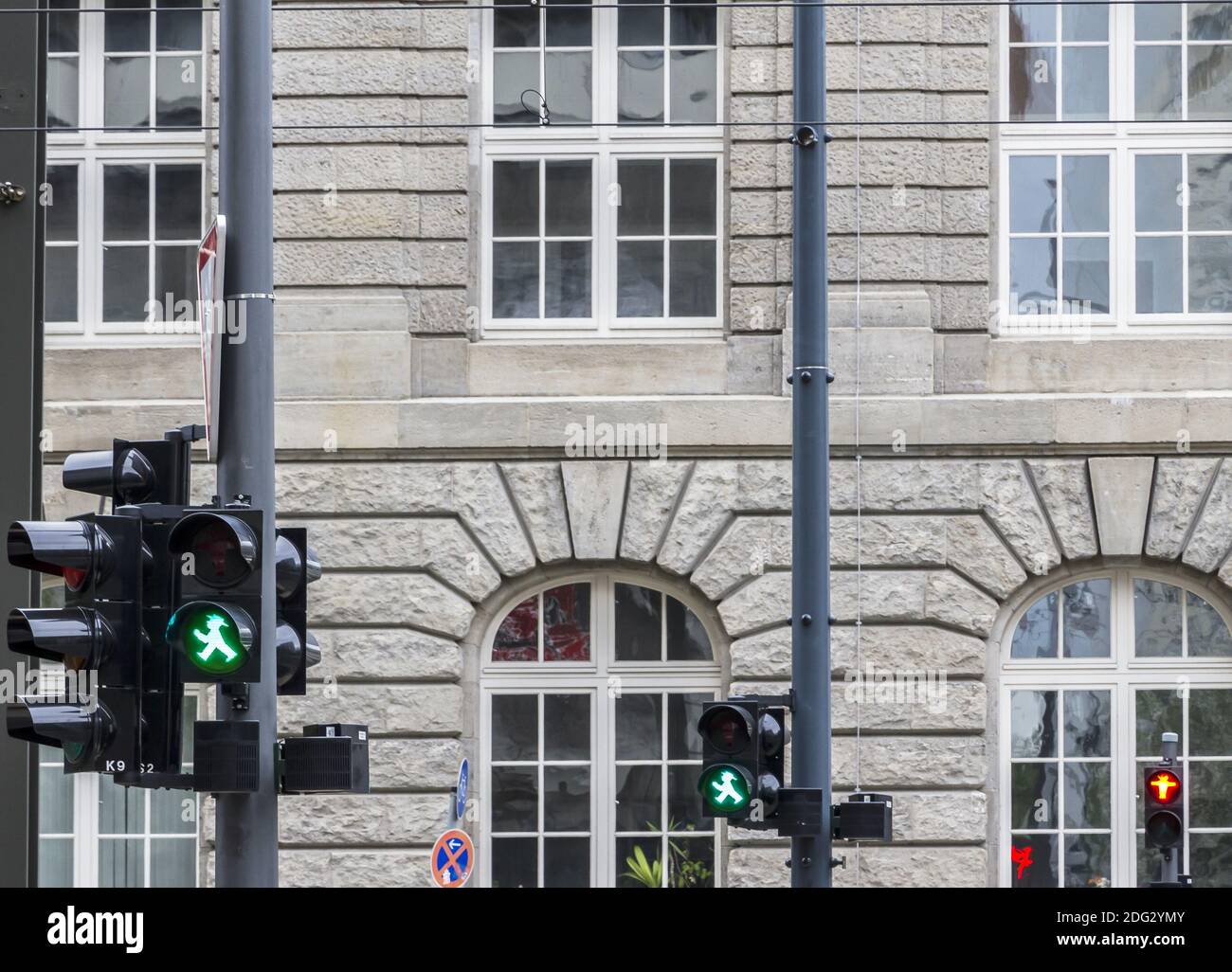 Traffic light stop go hi-res stock photography and images - Alamy