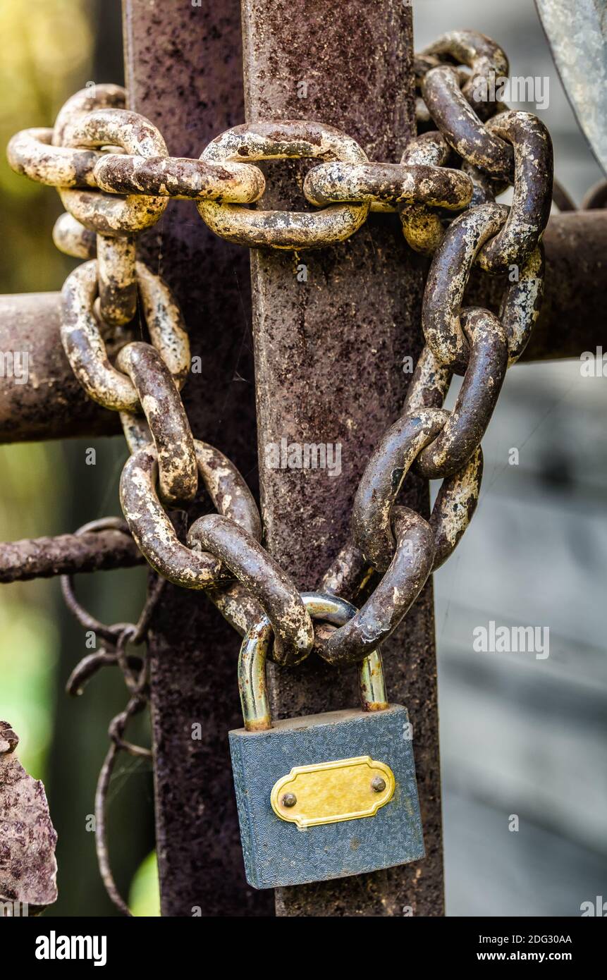Old lock and chains hi-res stock photography and images - Alamy