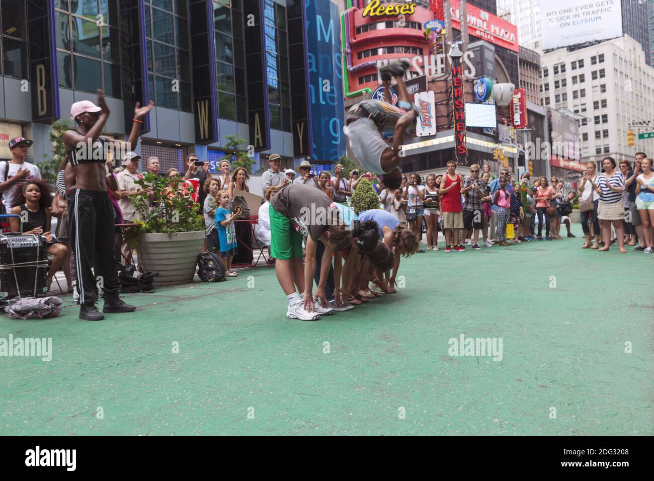 Streetdance at times square new york Stock Photo - Alamy