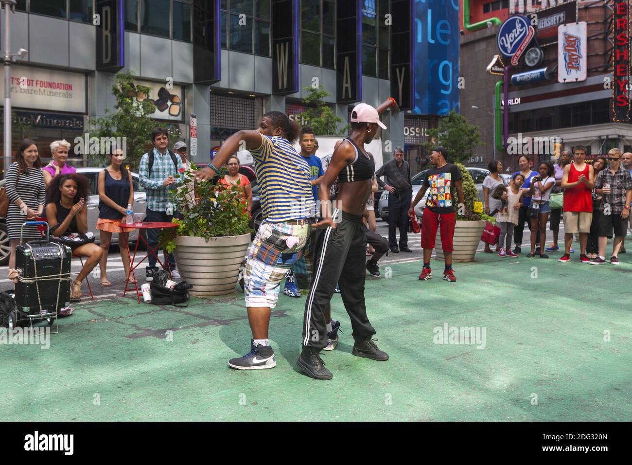 Streetdance at times square new york Stock Photo - Alamy