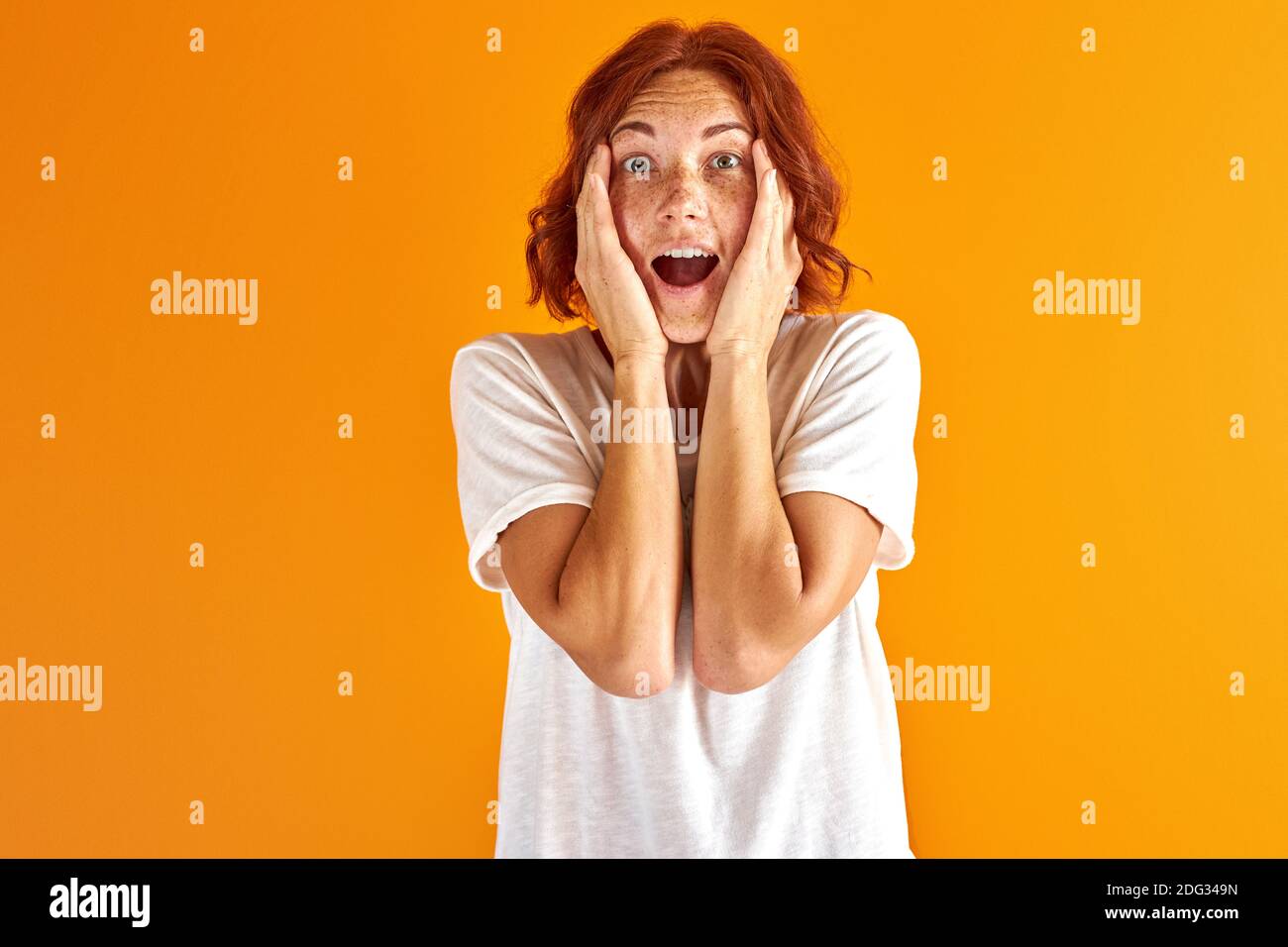 Female model reacting astonishment hi-res stock photography and images ...