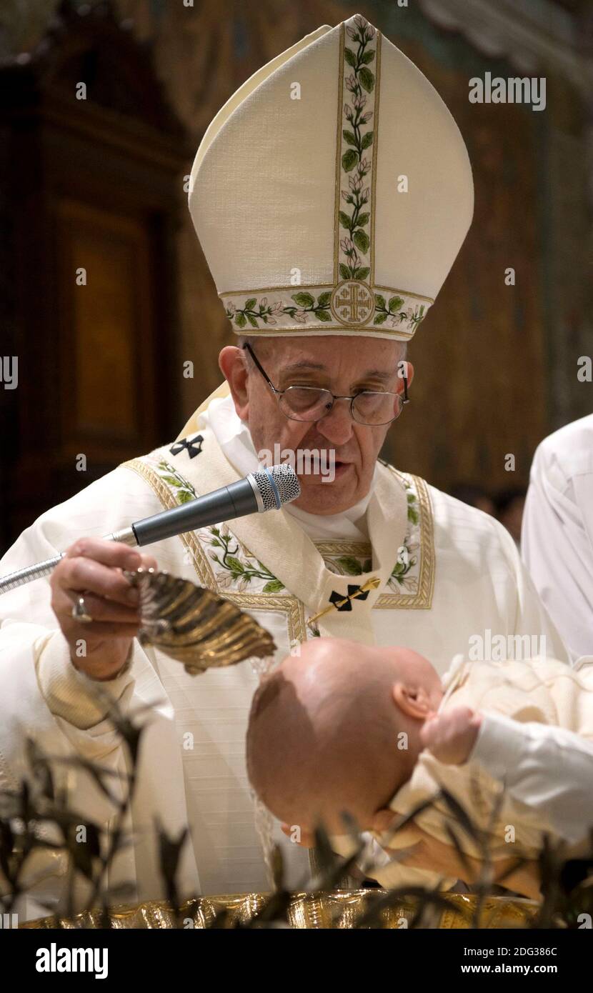 Pope Francis baptised 28 babies during Mass in the Sistine chapel at ...