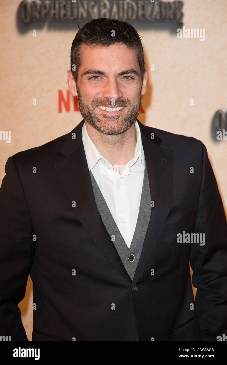 Gil Alma arrive a l avant premiere de la serie Netflix 'Les ...