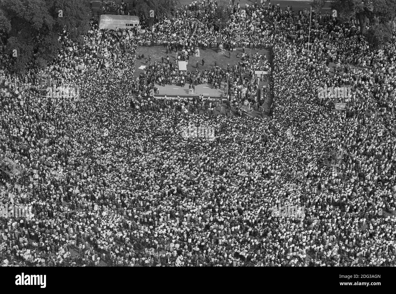 Black civil rights protesters 1960s hi-res stock photography and images ...