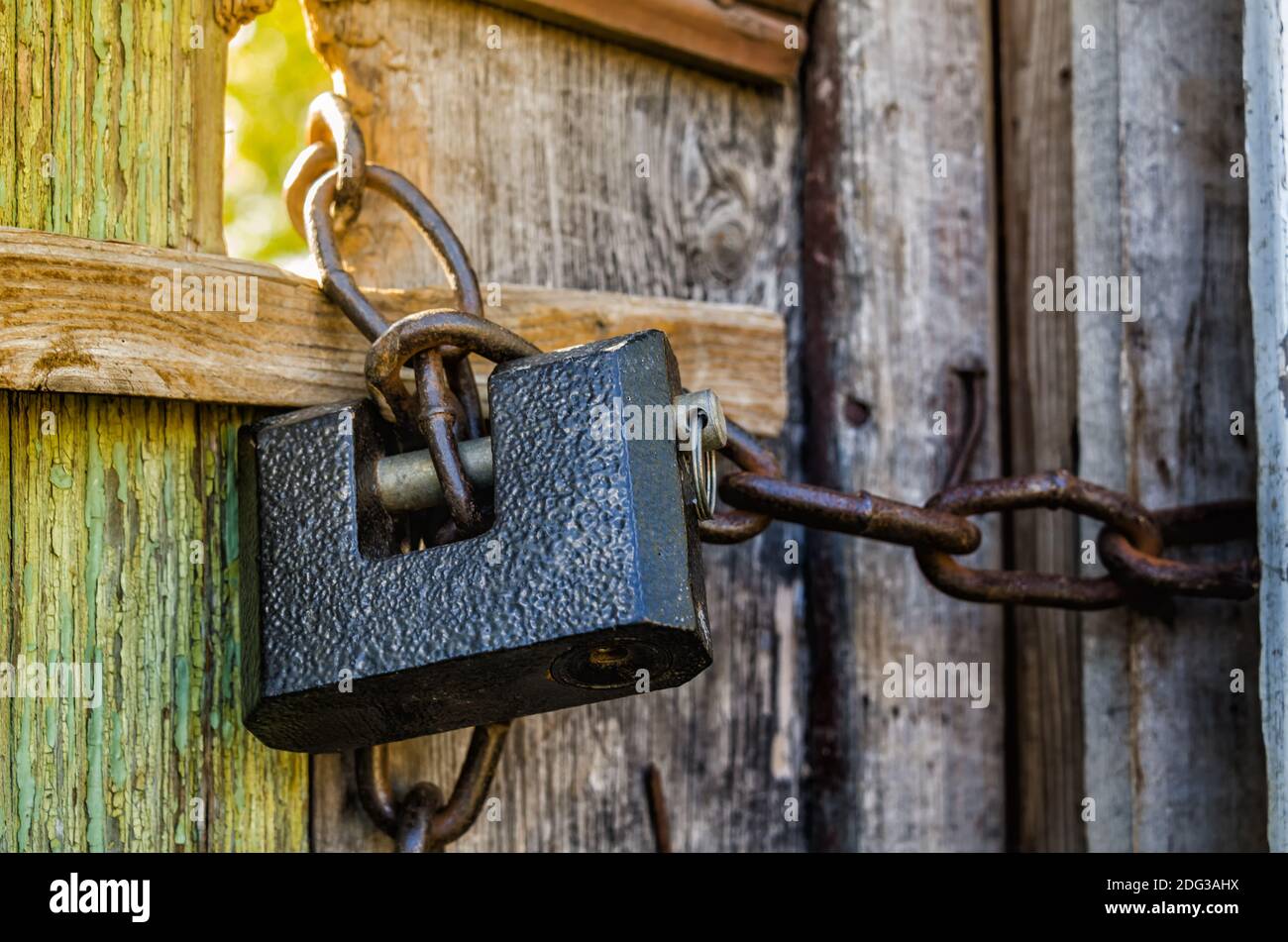 Messy chains hi-res stock photography and images - Alamy
