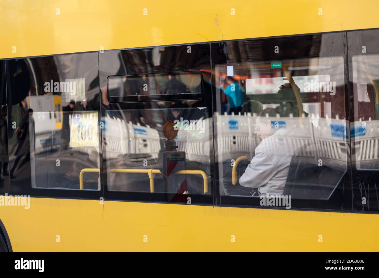 100 bus hi-res stock photography and images - Alamy