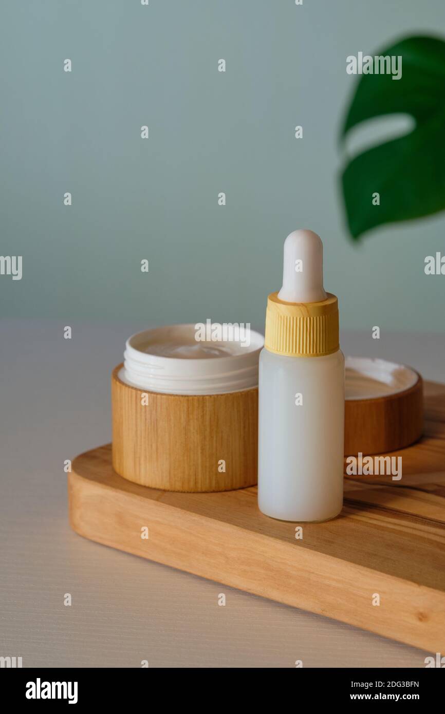 Natural cosmetics set. Moisturizing cream in eco-friendly bamboo jar ...