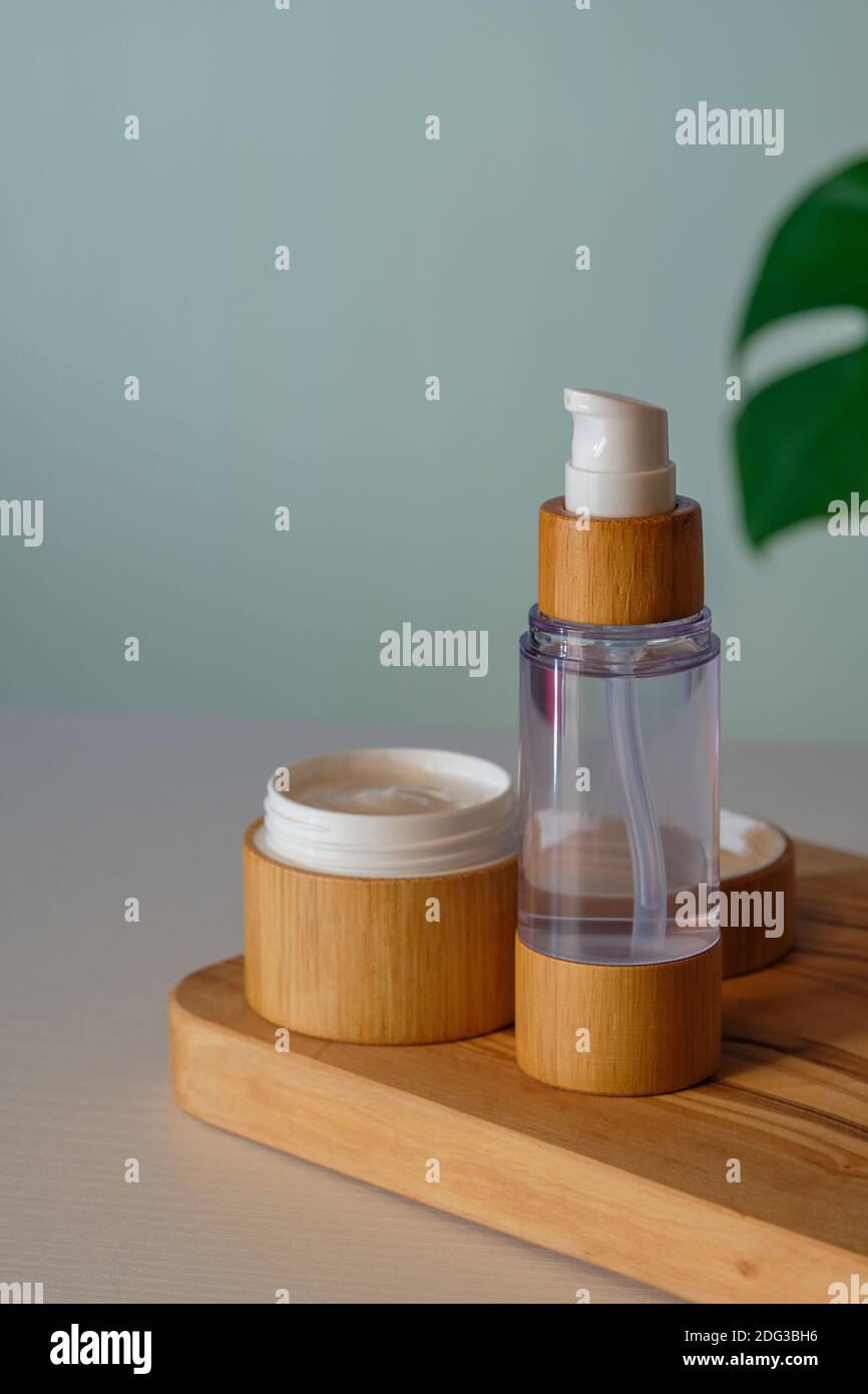 Natural cosmetics set. Moisturizing cream in eco-friendly bamboo jar ...