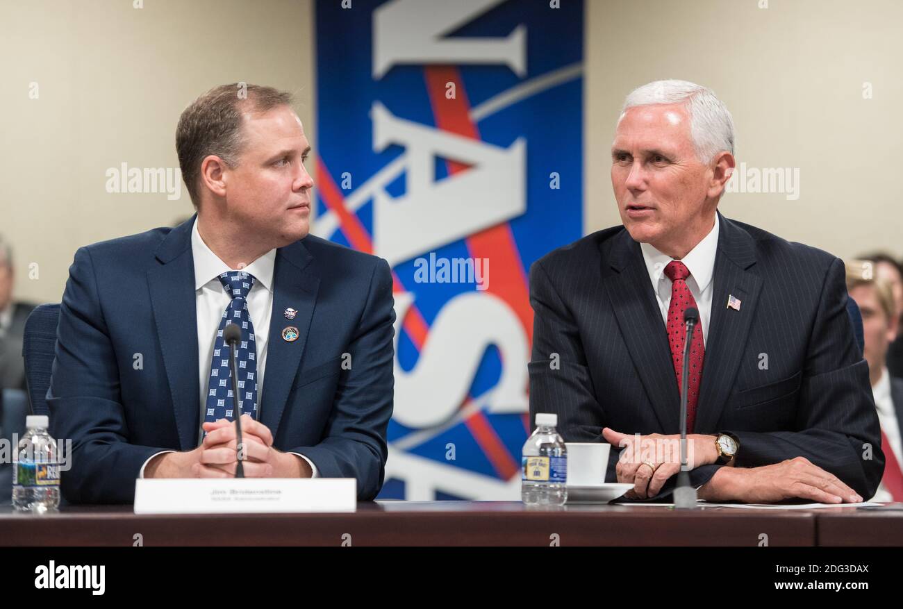 Leaders in science hi-res stock photography and images - Alamy