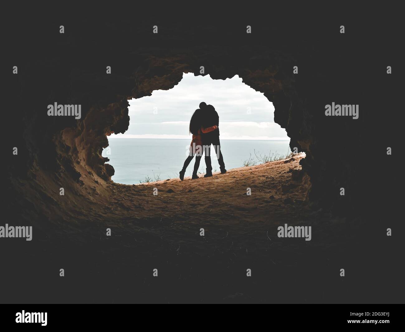 Couple in love hugging silhouettes. Emotional cuddle as a symbol of ...