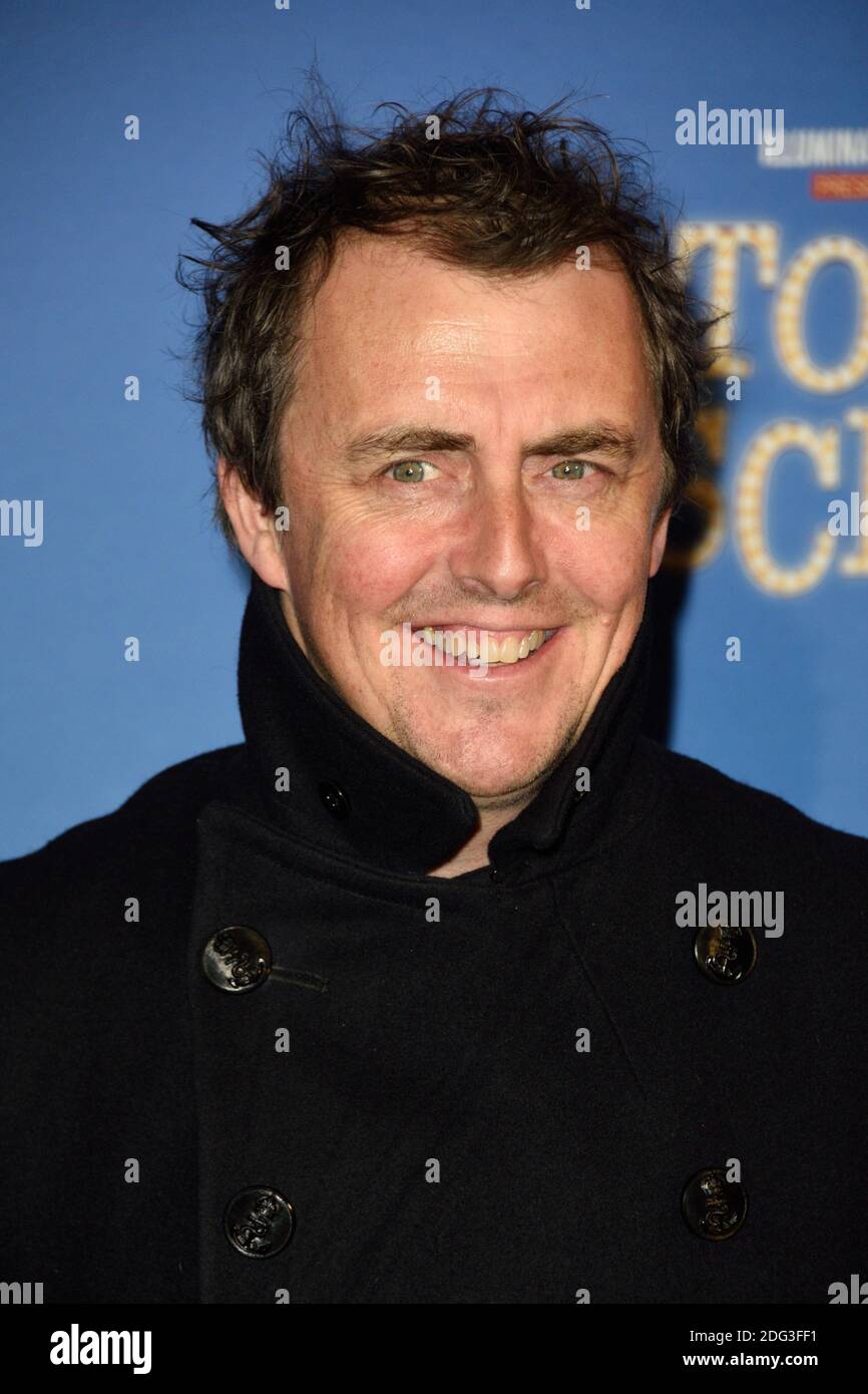 Garth Jennings assiste a la premiere de Tous En Scene au Grand Rex a ...