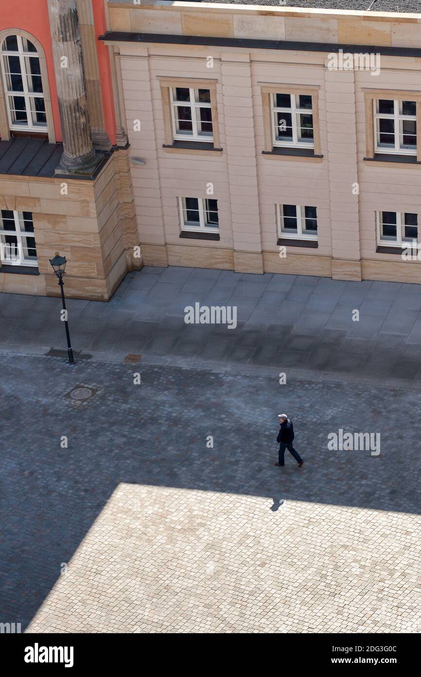 Passant hi-res stock photography and images - Alamy
