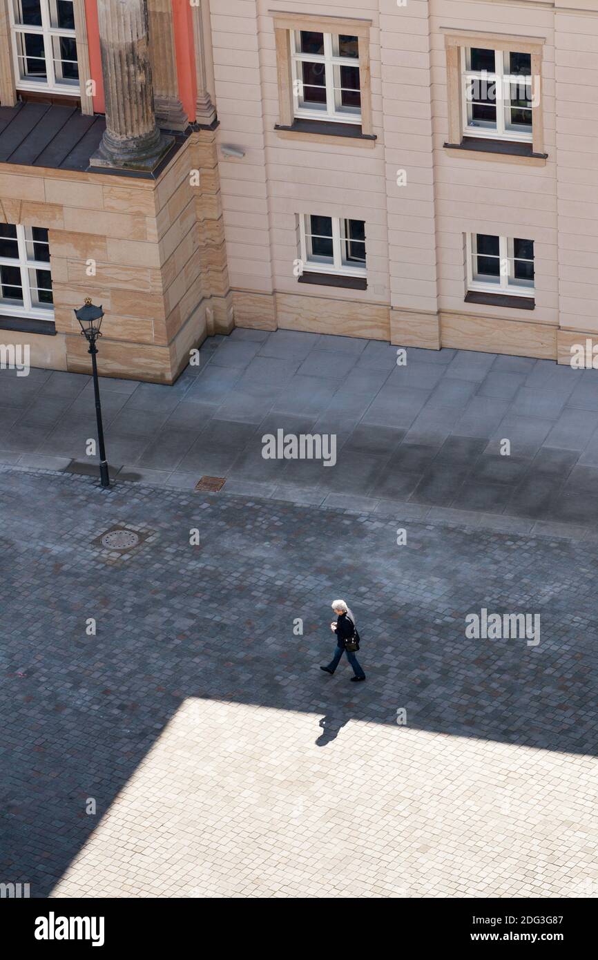 Passant hi-res stock photography and images - Alamy