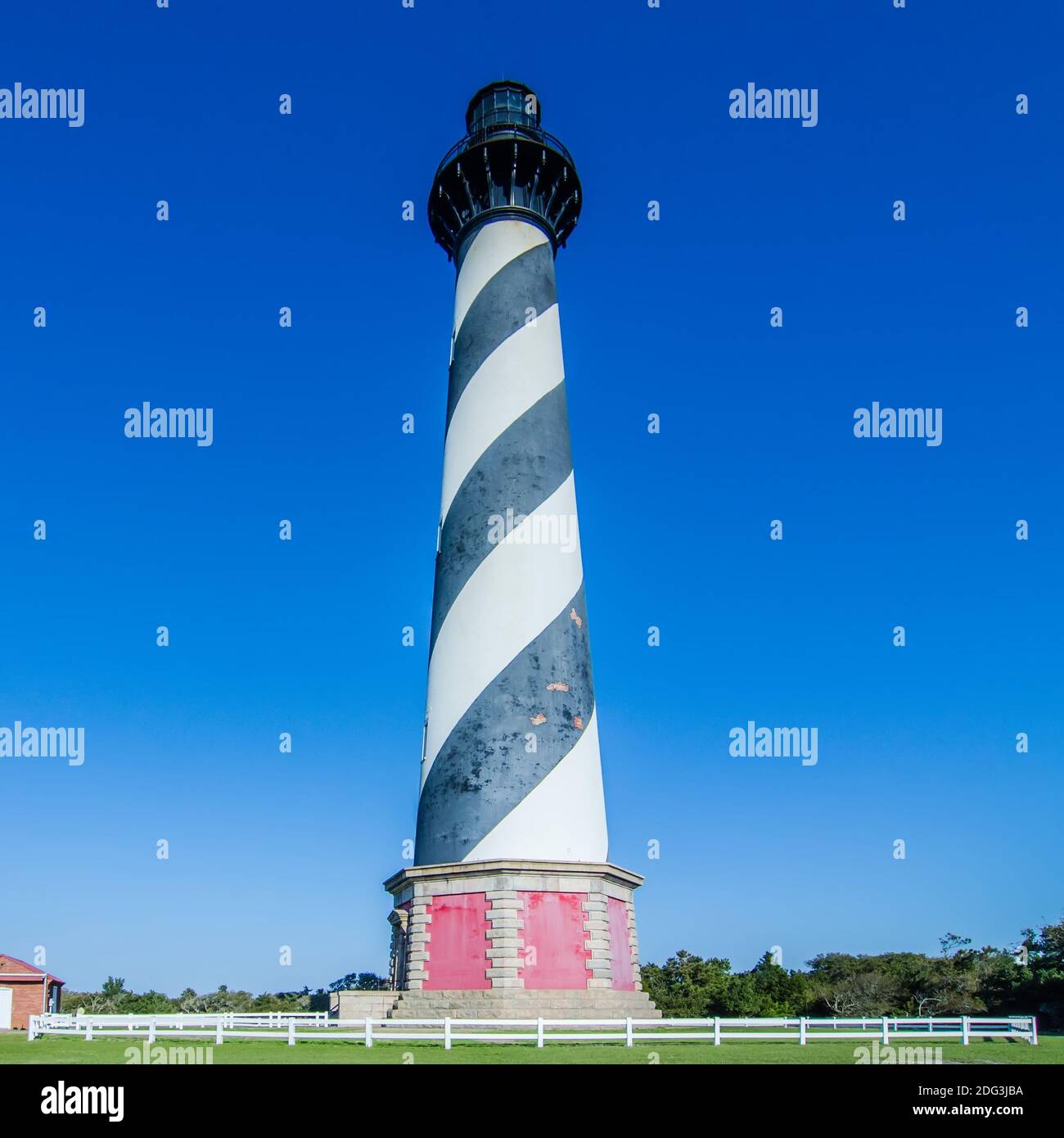 Diagonal black and white stripes mark the Cape Hatteras lighthouse at ...