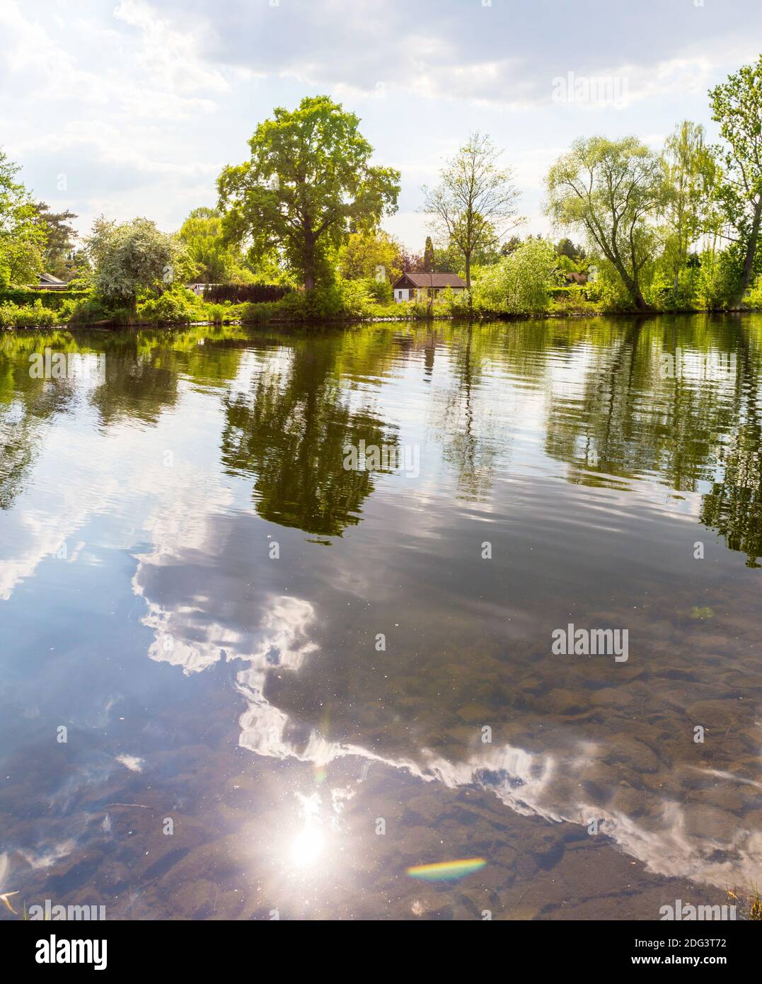Riverbanks hi-res stock photography and images - Alamy