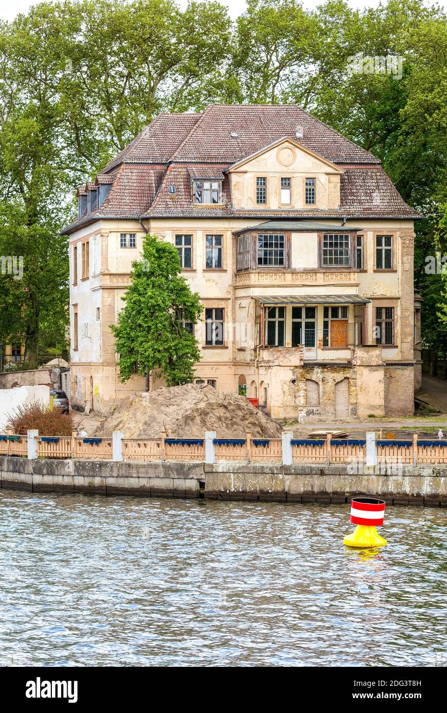 Old villa hi-res stock photography and images - Alamy