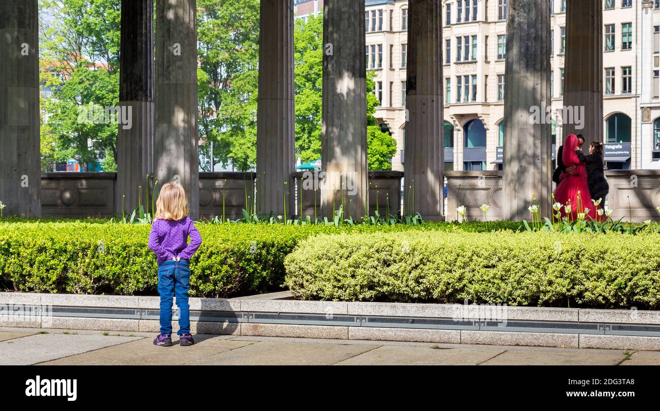 Small viewer hi-res stock photography and images - Alamy