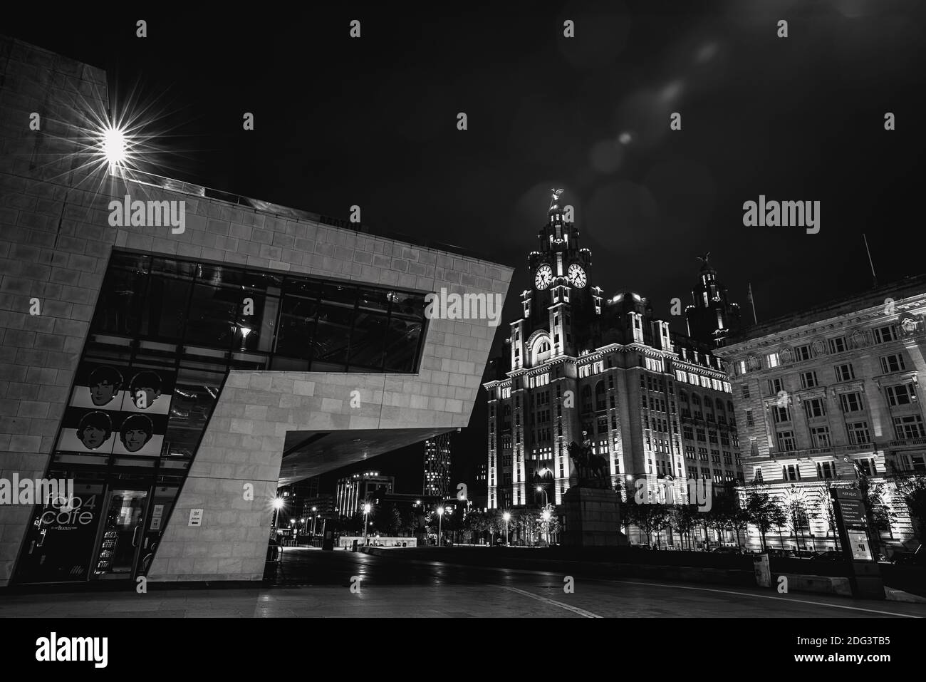 The Mersey Ferries building on the Liverpool waterfront with the iconic ...