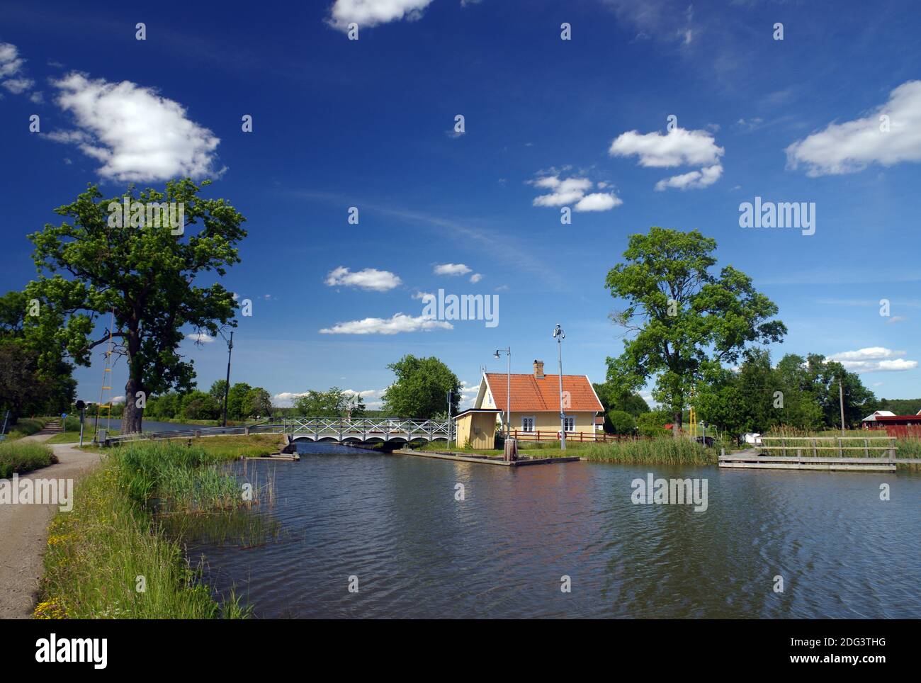 Lockkeepers house hi-res stock photography and images - Alamy