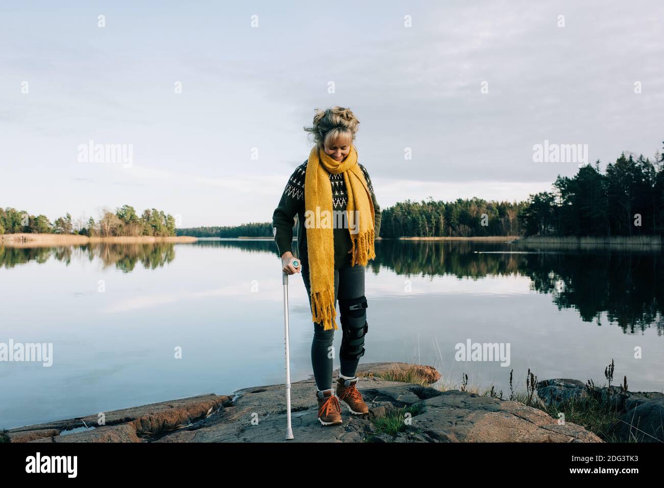 Injured hiker on mountain hi-res stock photography and images - Alamy