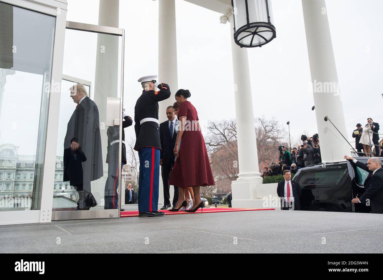 President Barack Obama and First Lady Michelle Obama welcome President ...