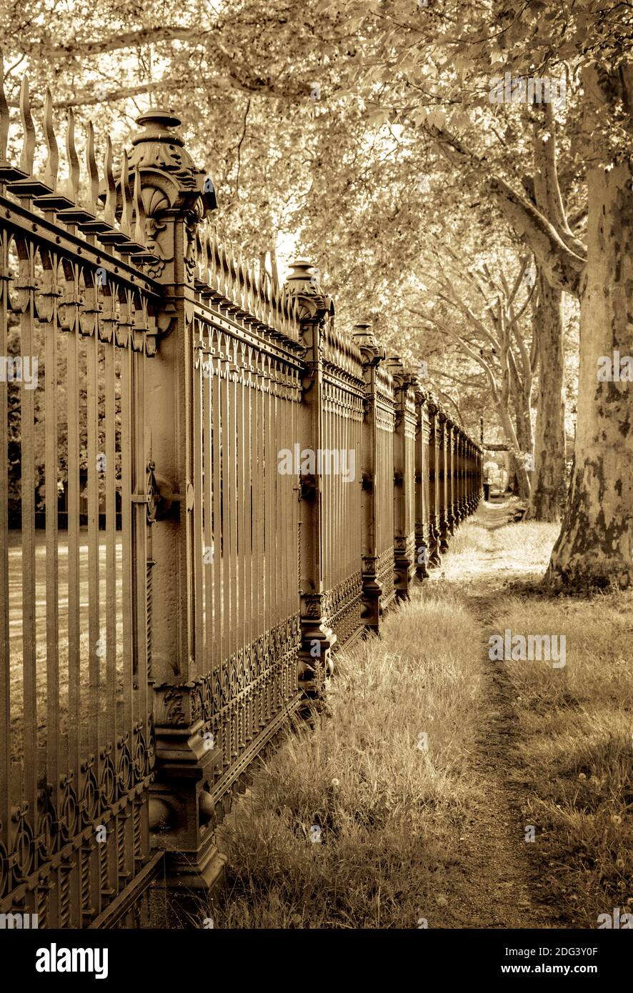 Historical fence hi-res stock photography and images - Alamy