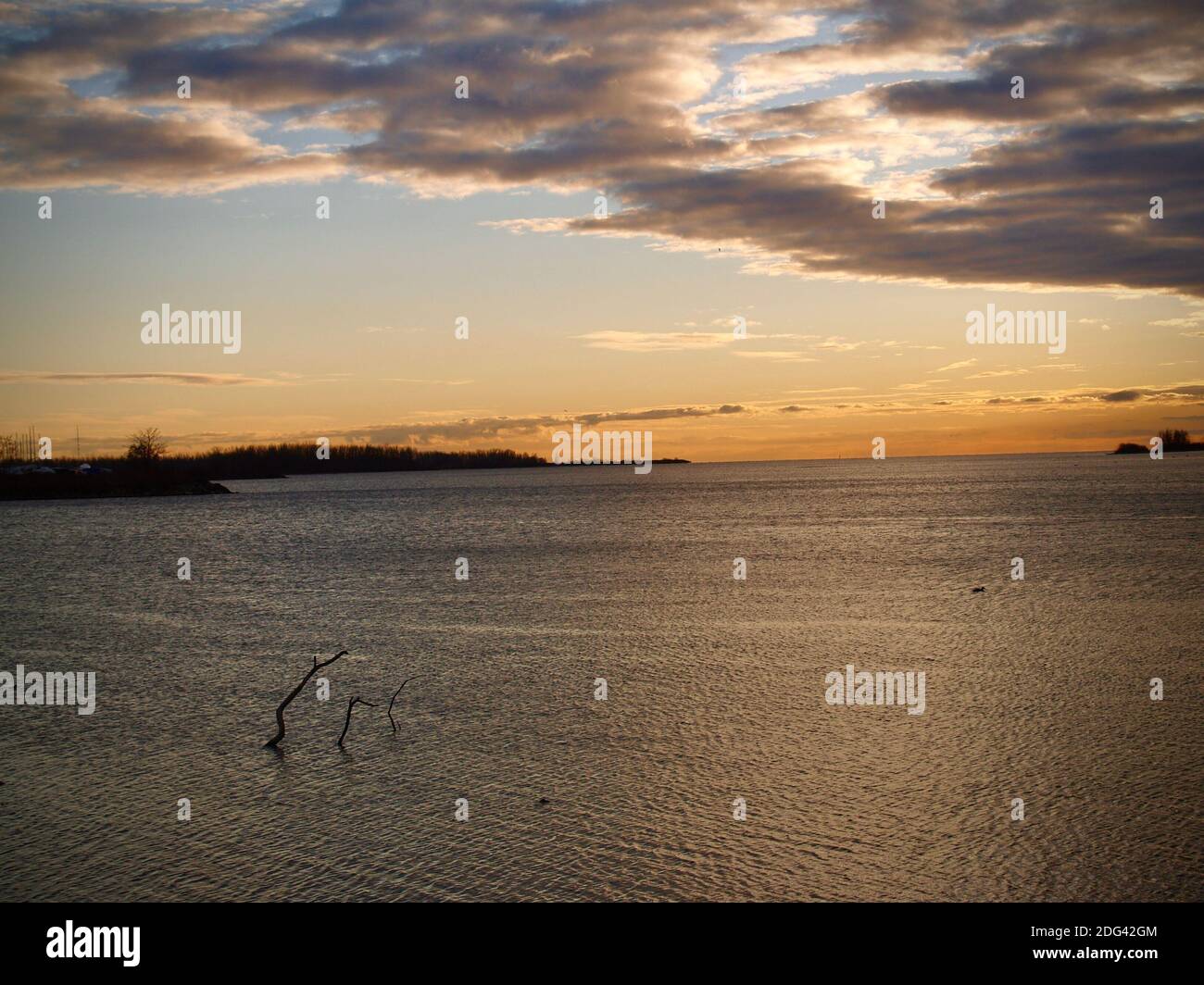 Toronto outer harbour hi-res stock photography and images - Alamy