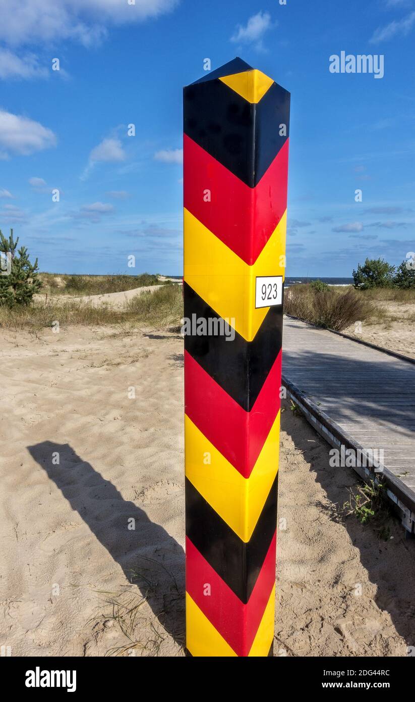 Boundary pillar hi-res stock photography and images - Alamy