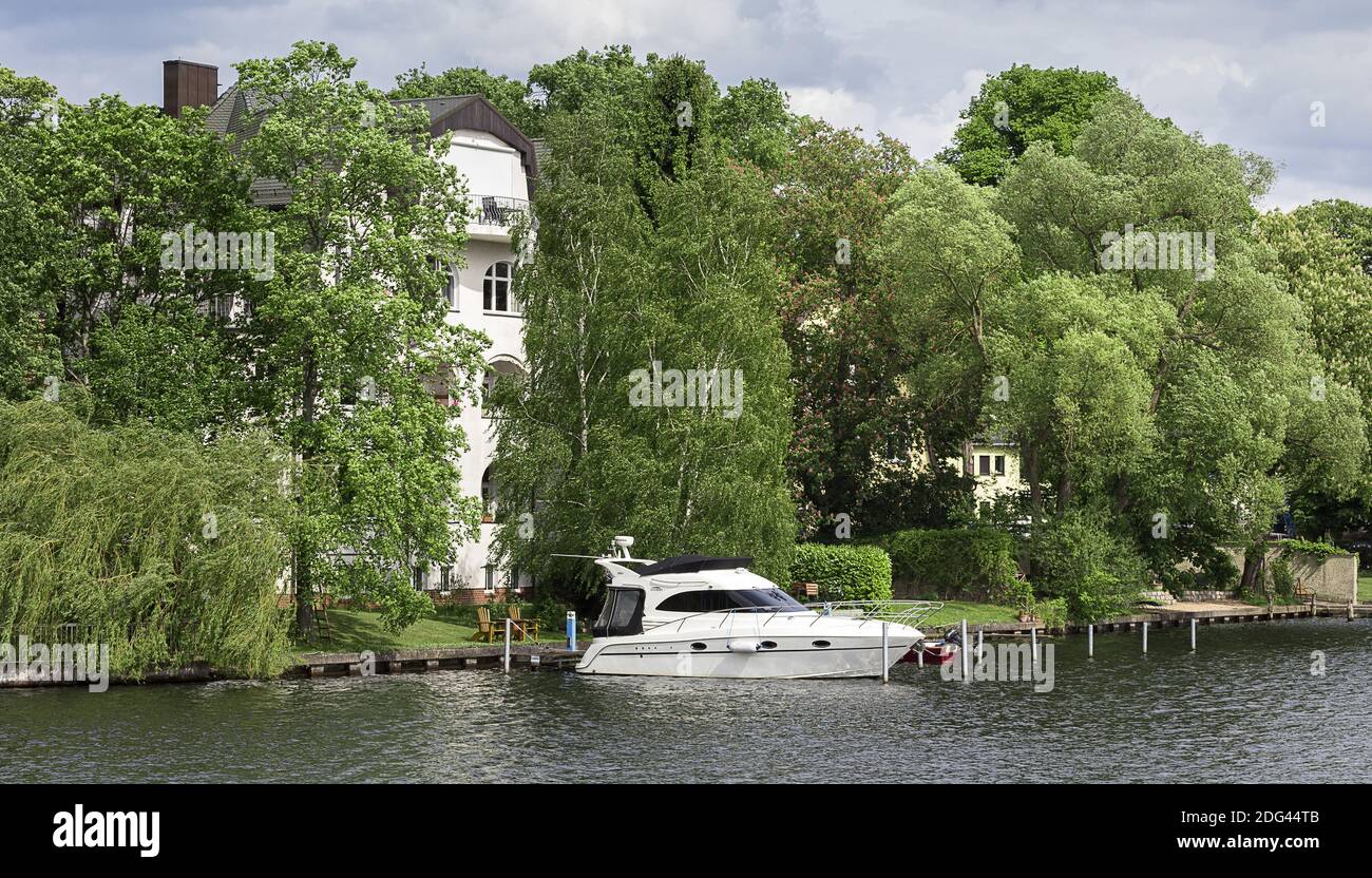 Life at the lake Stock Photo - Alamy