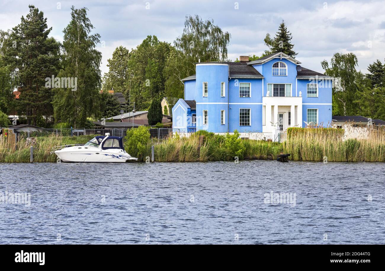 Life at the lake Stock Photo - Alamy