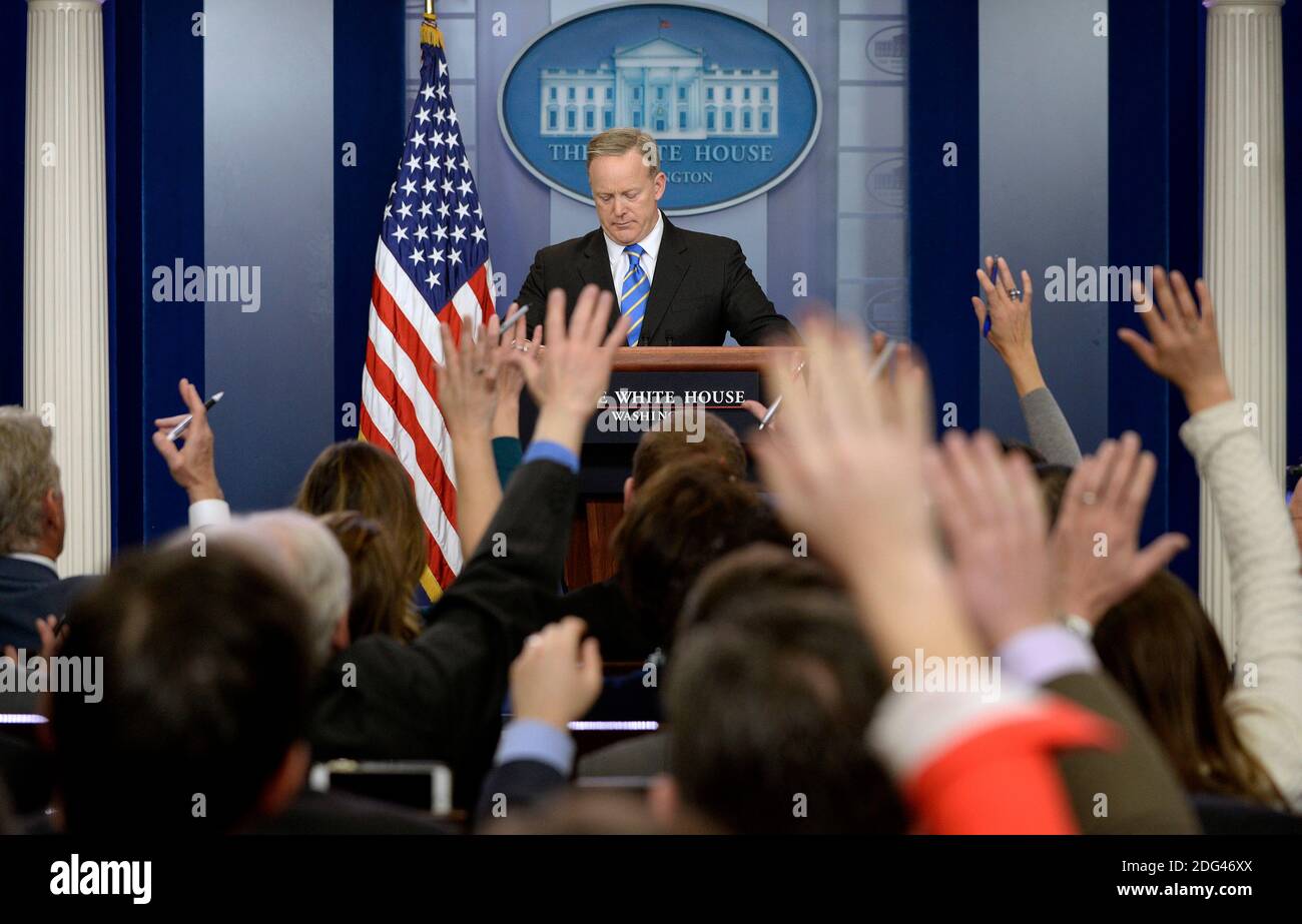 White House press secretary Sean Spicer speaks in the press briefing ...