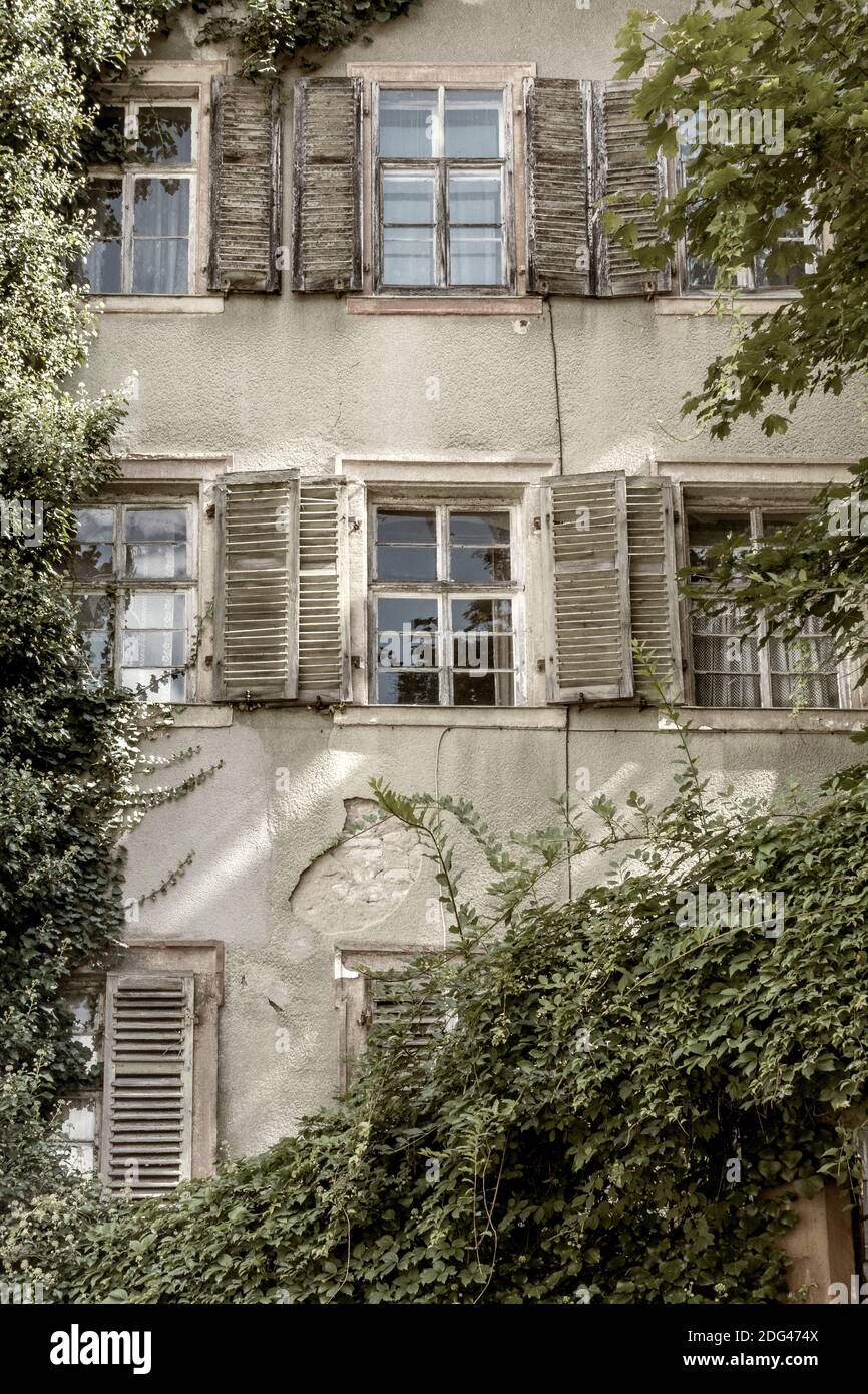 Demolition villa hi-res stock photography and images - Alamy