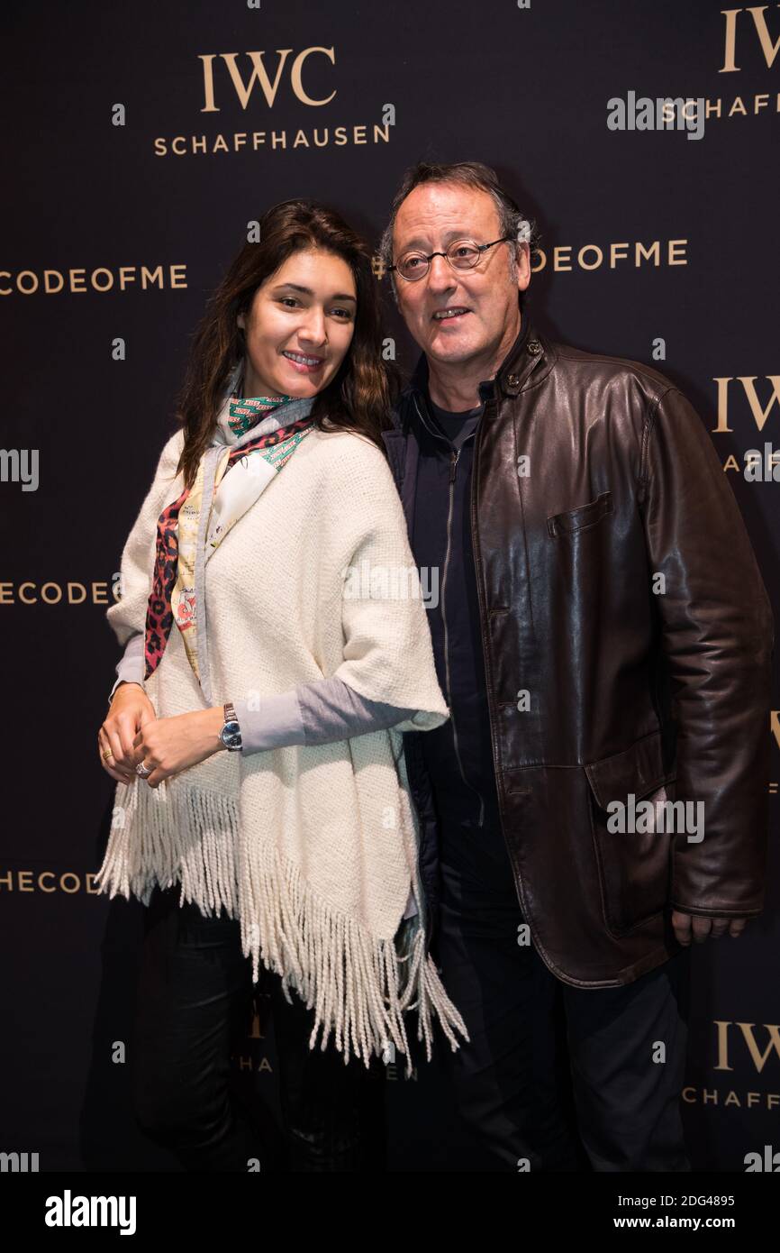 Jean Reno et son épouse Zofia attends the Salon International de la ...