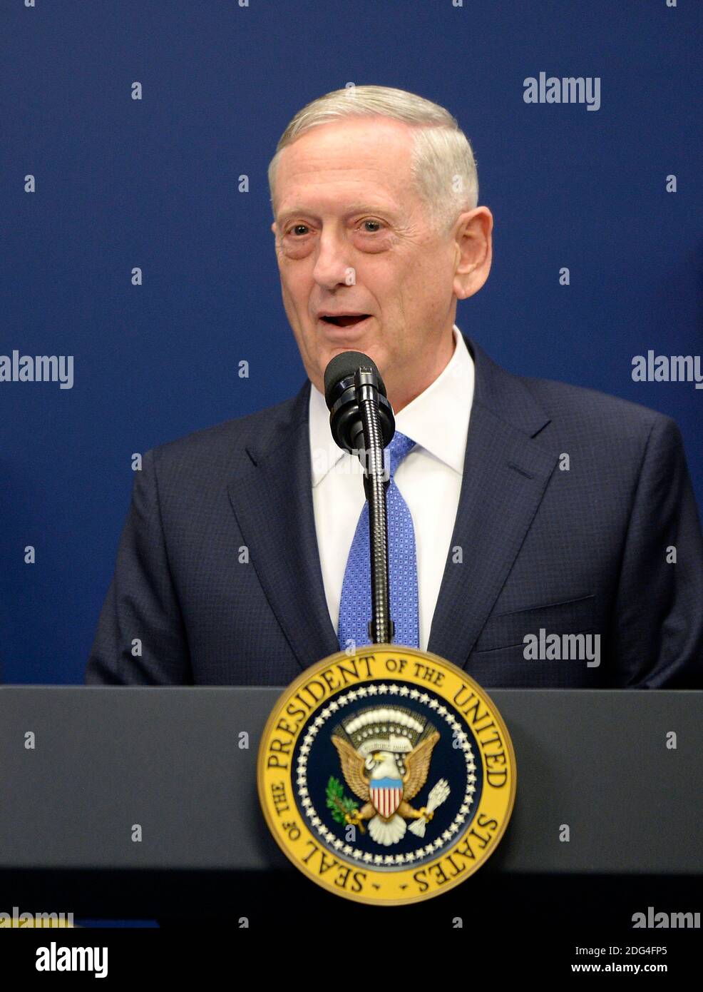 Secretary of defense james mattis hi-res stock photography and images ...