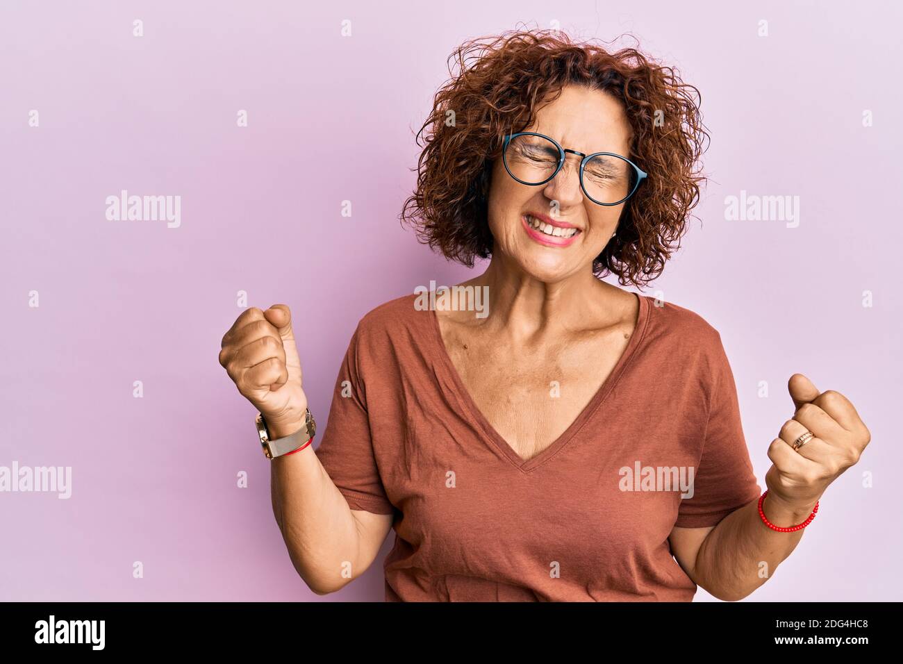 Beautiful middle age mature woman wearing casual clothes and glasses ...