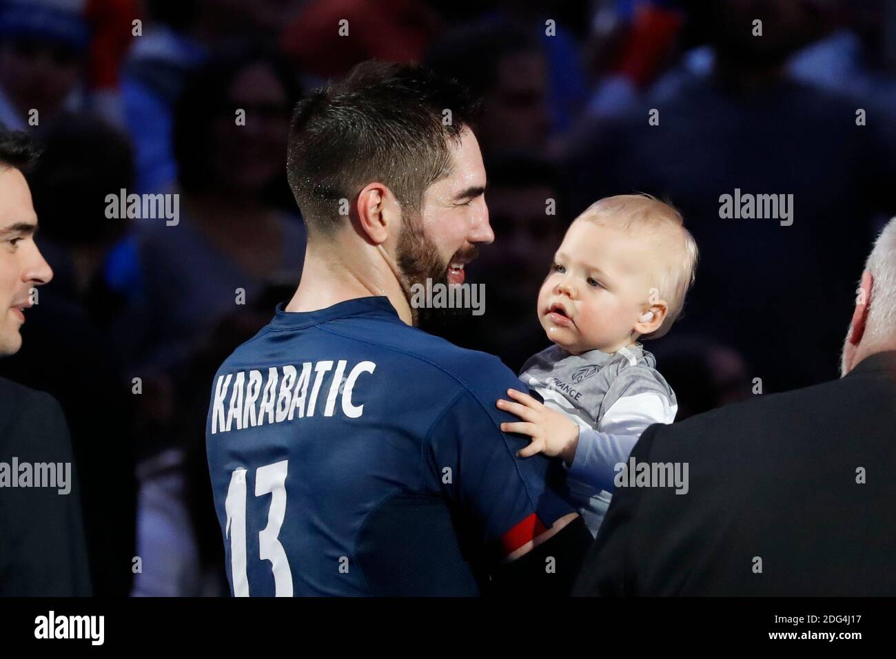 Enfant handball hi-res stock photography and images - Alamy