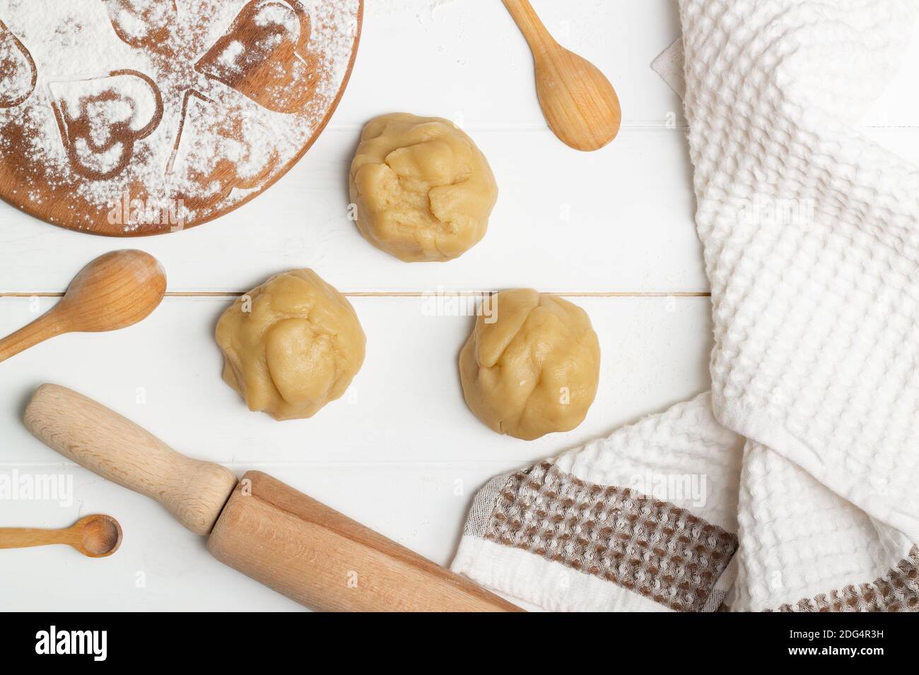 Step-by-step heart-shaped cake recipe instructions. Step 4. Divide the ...