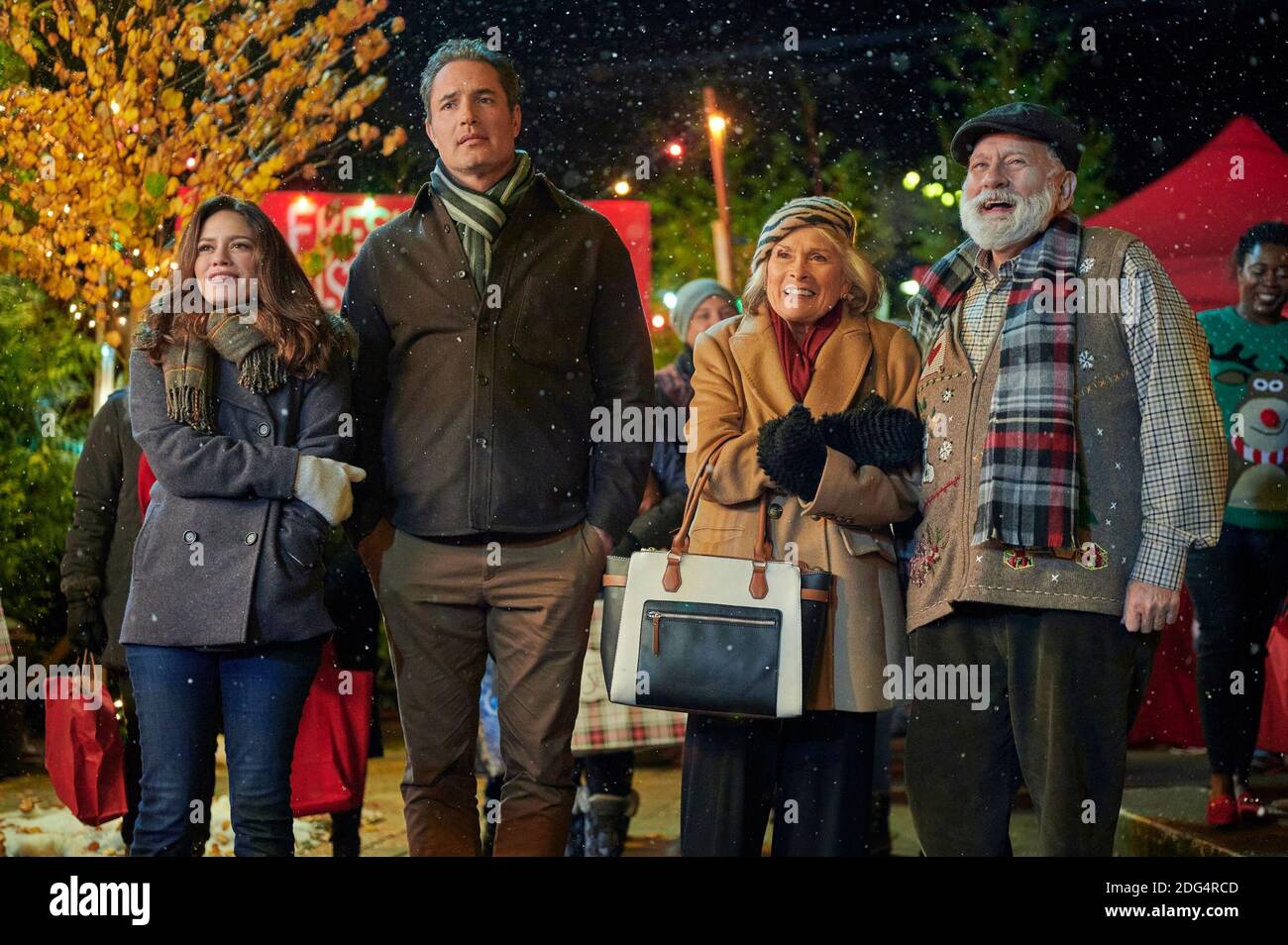 FIVE STAR CHRISTMAS, from left: Bethany Joy Lenz, Victor Webster, Paula ...