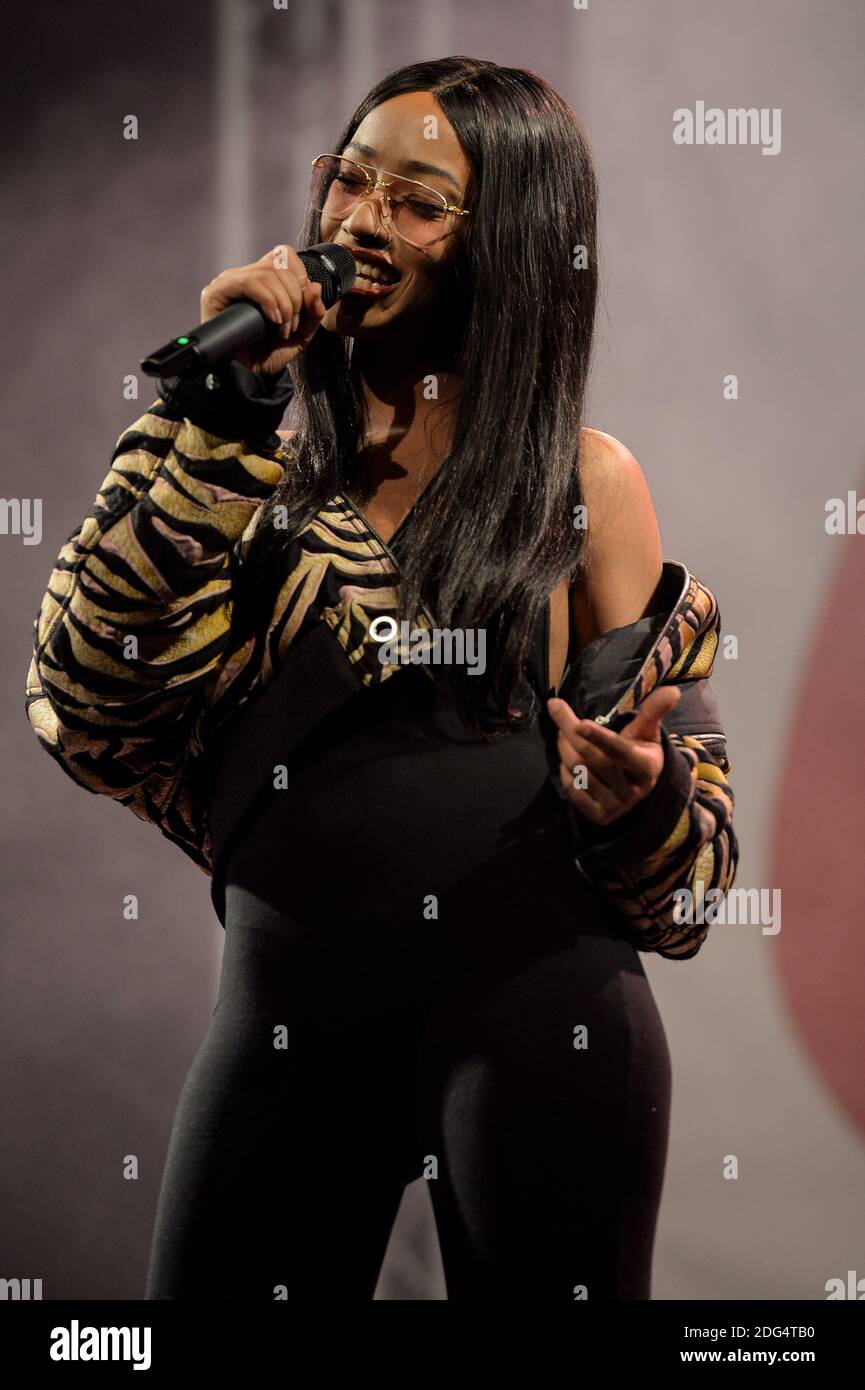 Shay during a concert for 1000th radio program Equipe De Nuit of Radio ...